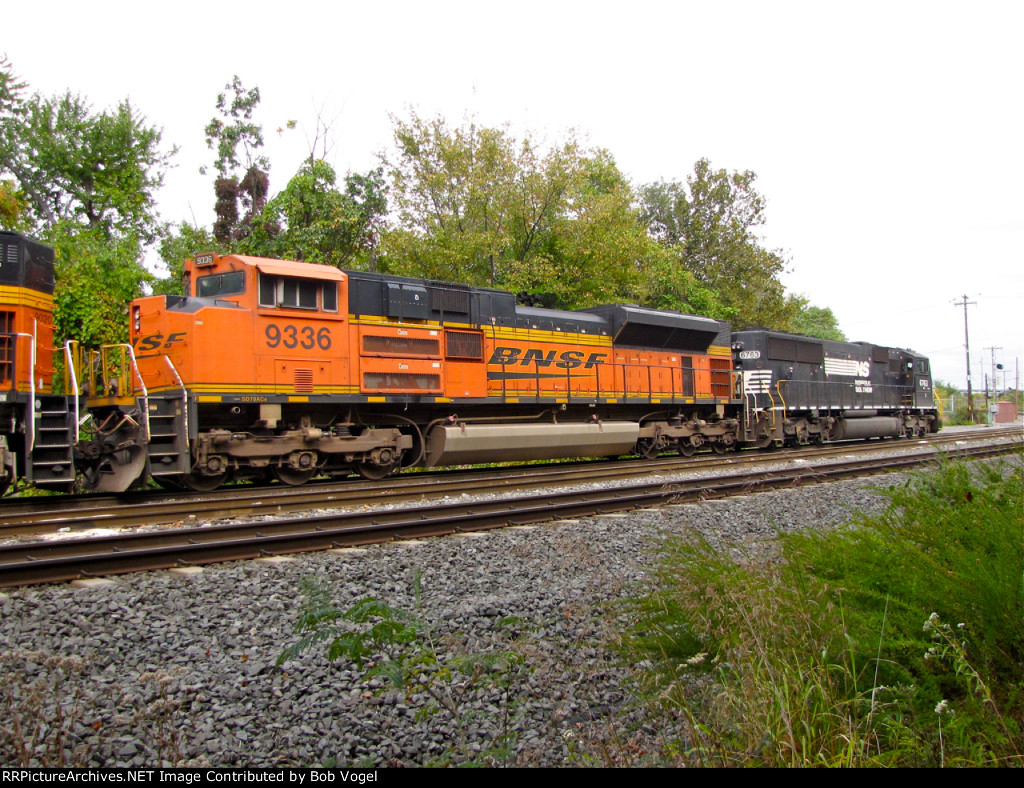 BNSF 9336 and NS 6763